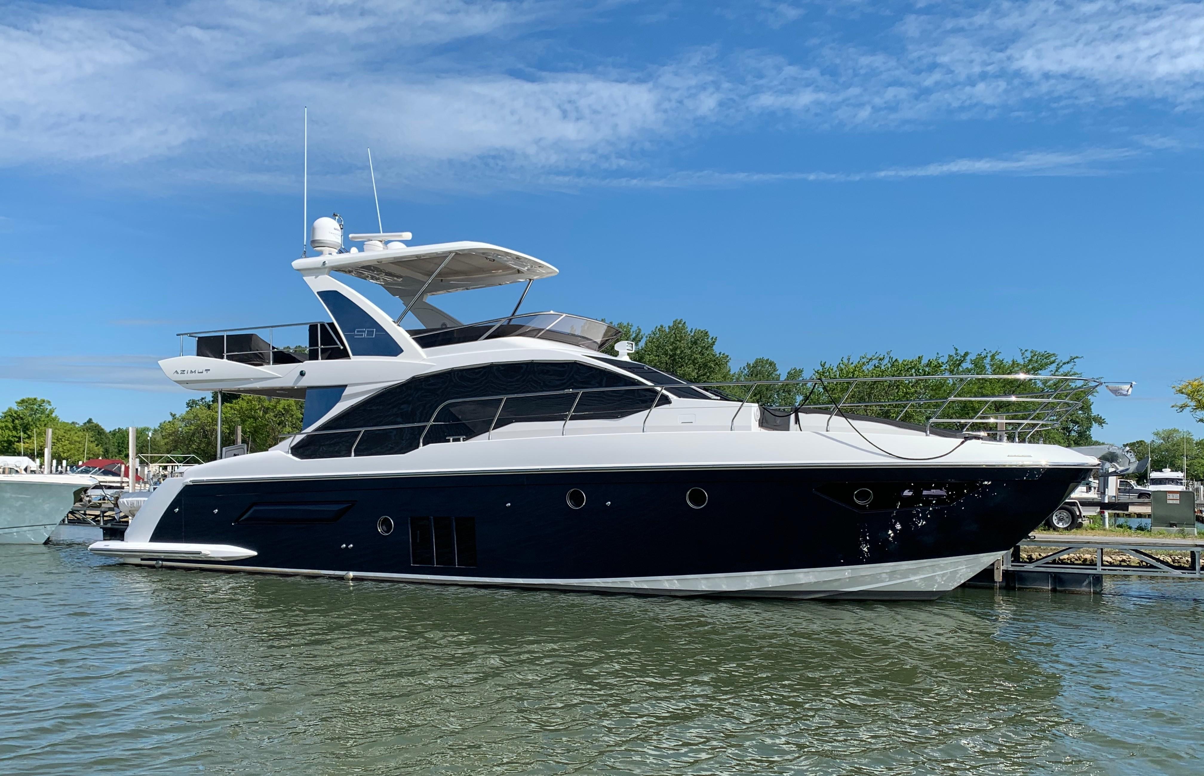 50 Azimut fly 2015 | HMY Yachts