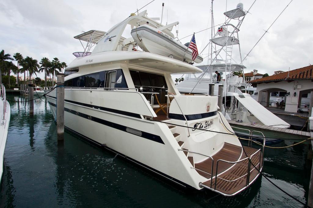 65 Azimut 1996 The Delphi For Sale in Miami, Florida, US | Denison ...
