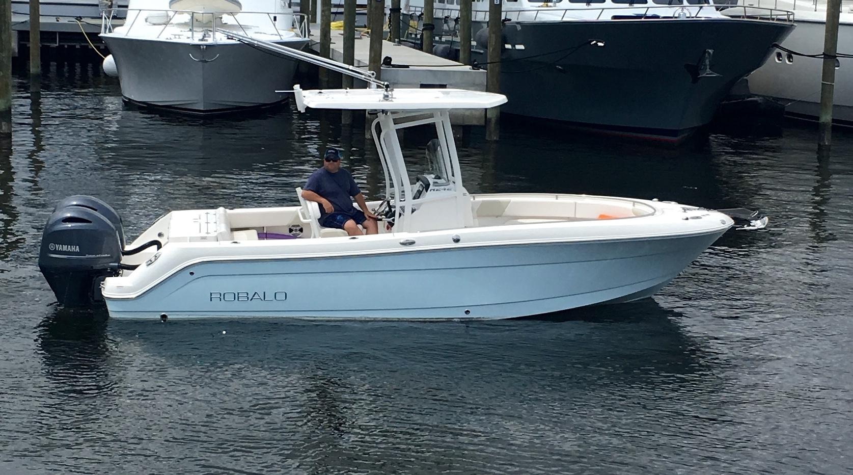 24 Robalo 2016 Ft Lauderdale, Florida Sold on 2017-10-06 by Denison ...