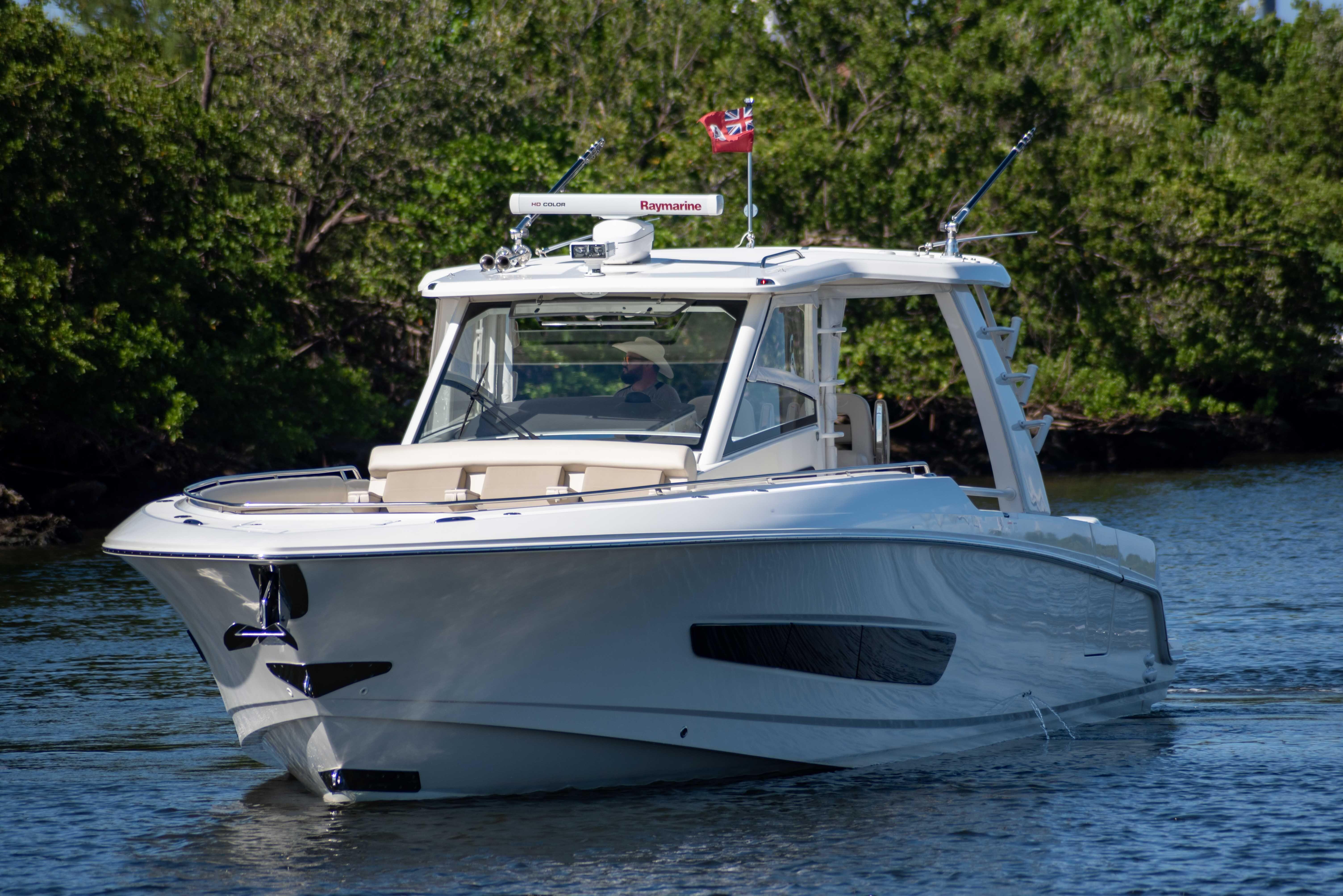 Boston Whaler 2018 420 Outrage 42 Yacht for Sale in US
